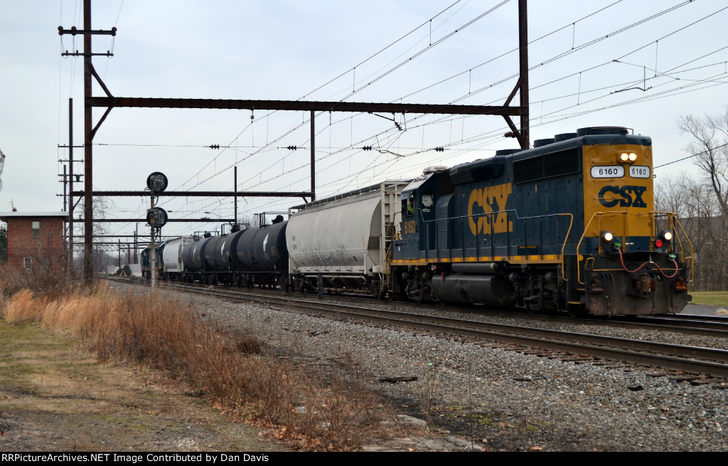 CSX GP40-2 6160 leads C770-09